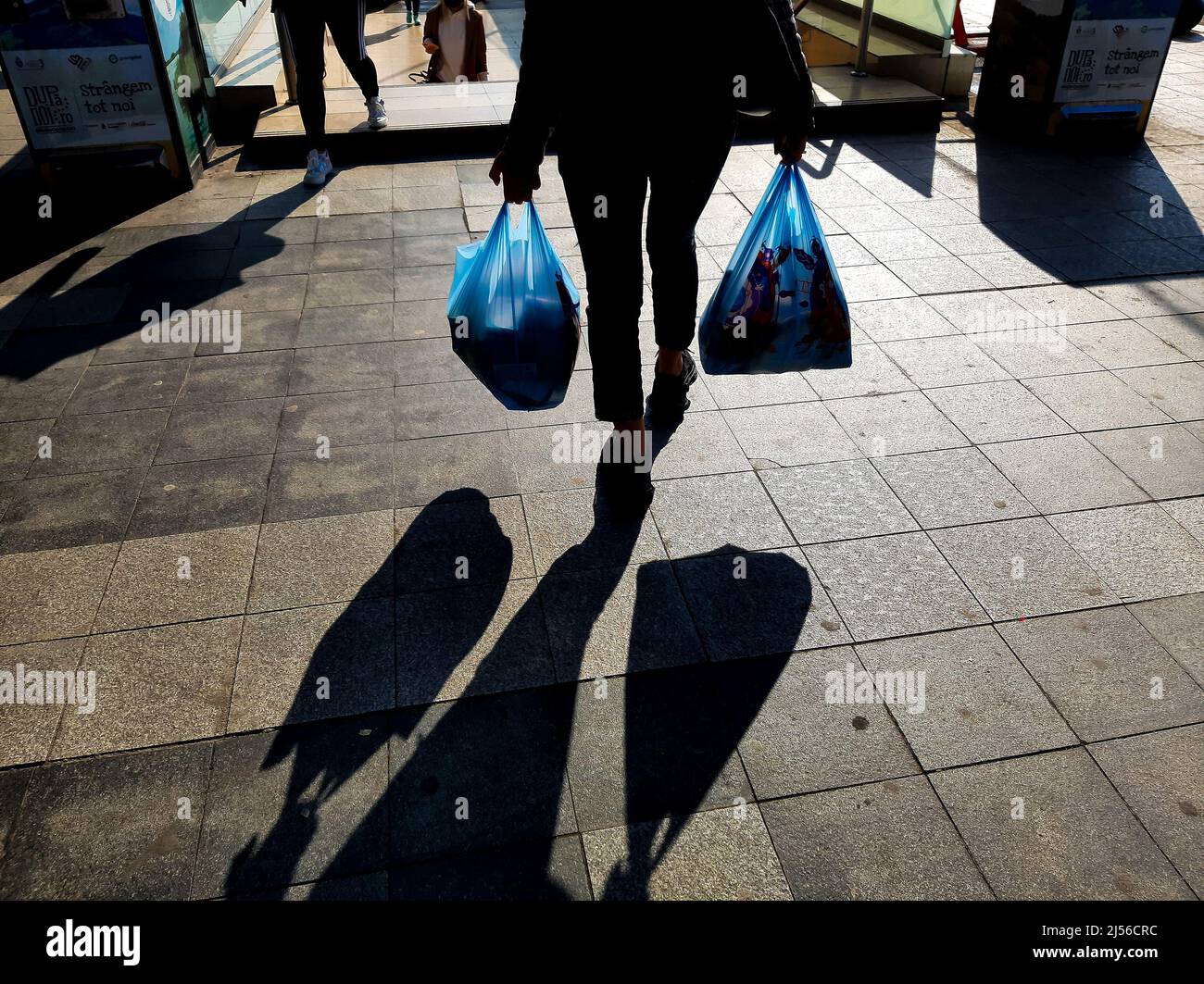Person carrying grocery bags hi-res stock photography and images - Alamy