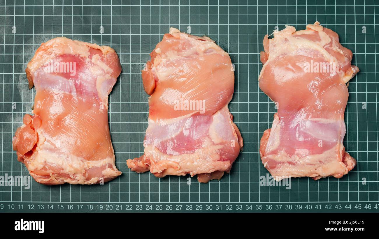 Skin on and skinless chicken hi-res stock photography and images - Alamy