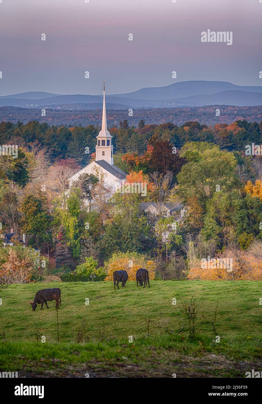 New england church hi-res stock photography and images - Alamy