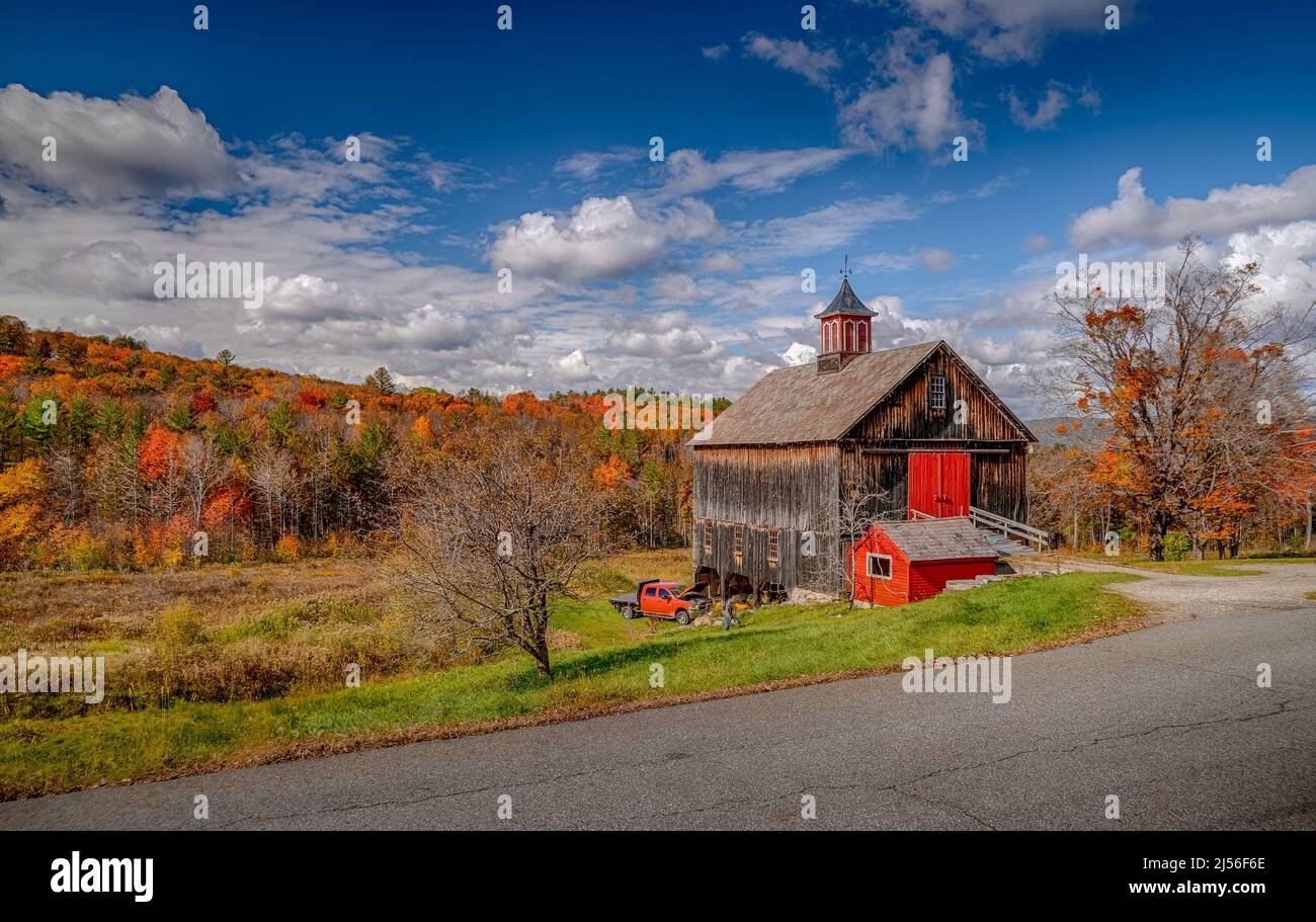 Old fashioned barn hi-res stock photography and images - Alamy