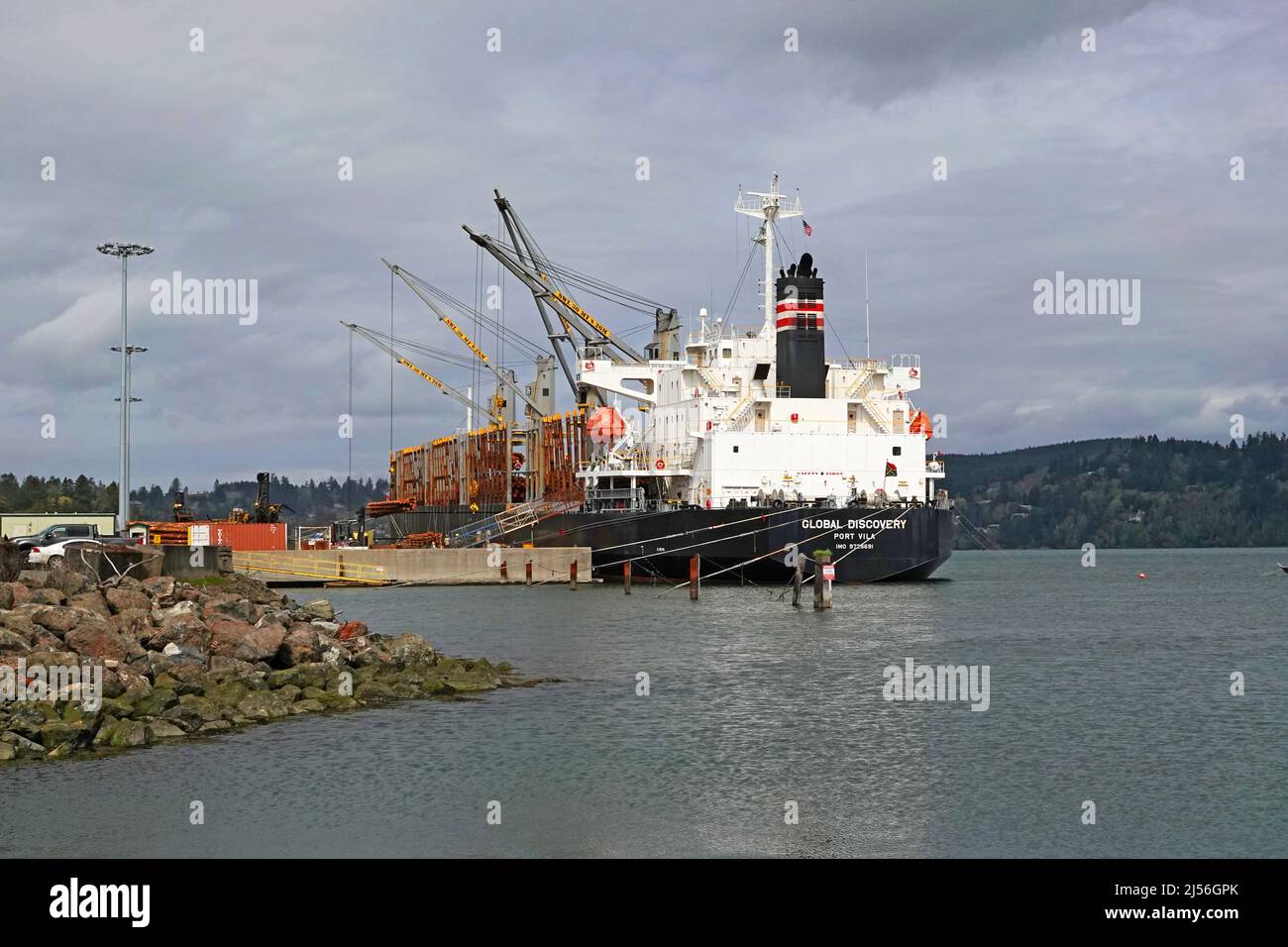 Loading log ship hi-res stock photography and images - Alamy
