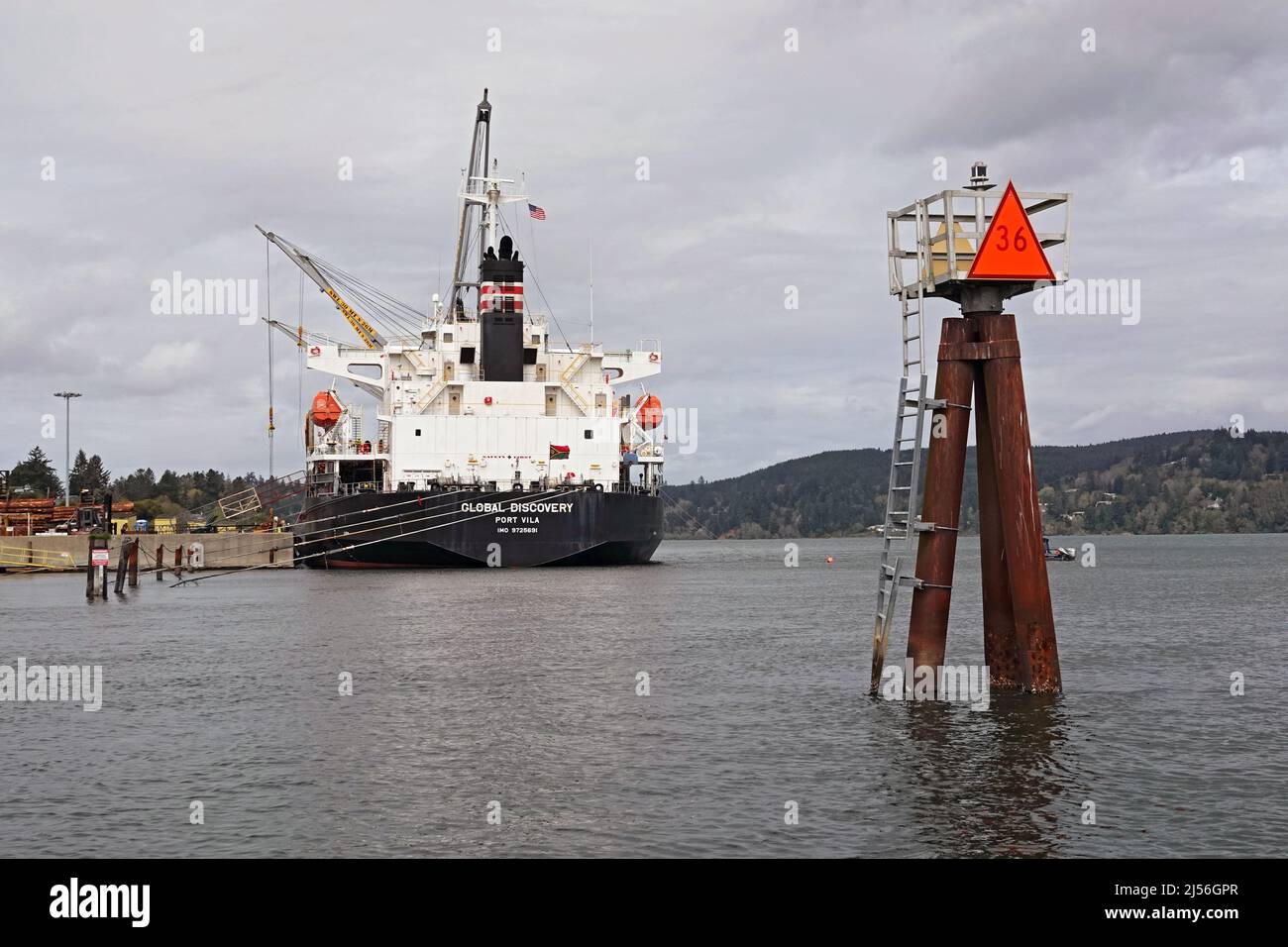 Loading log ship hi-res stock photography and images - Alamy