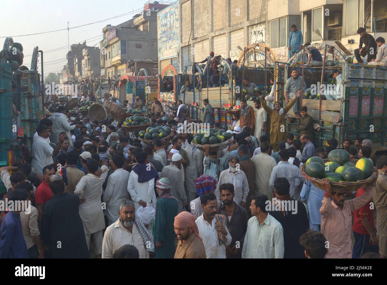 Lahore, Pakistan, 20/04/2022, A large number of Pakistani traders are ...