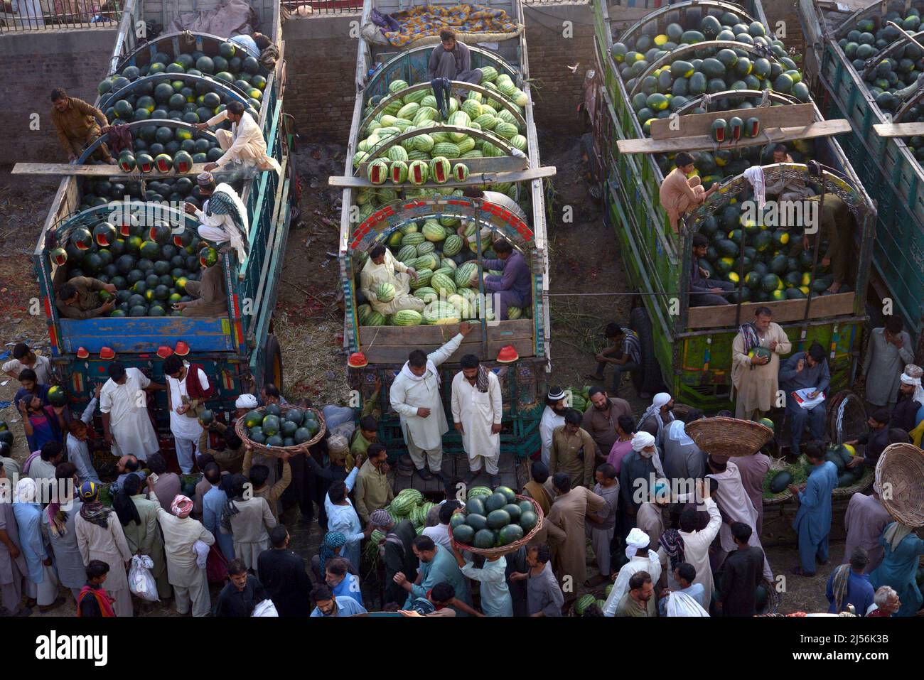 Lahore, Pakistan, 20/04/2022, A large number of Pakistani traders are ...