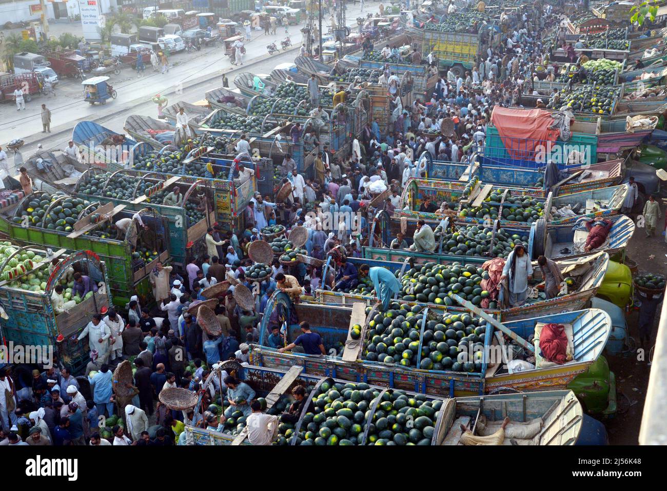 Lahore, Pakistan, 20/04/2022, A large number of Pakistani traders are ...