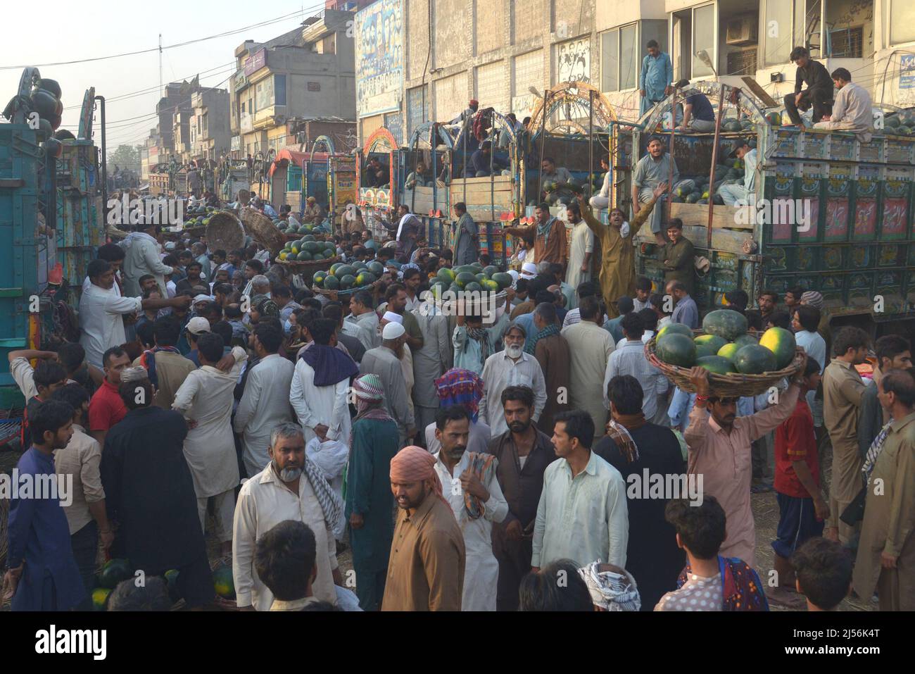 Lahore, Pakistan, 20/04/2022, A large number of Pakistani traders are ...