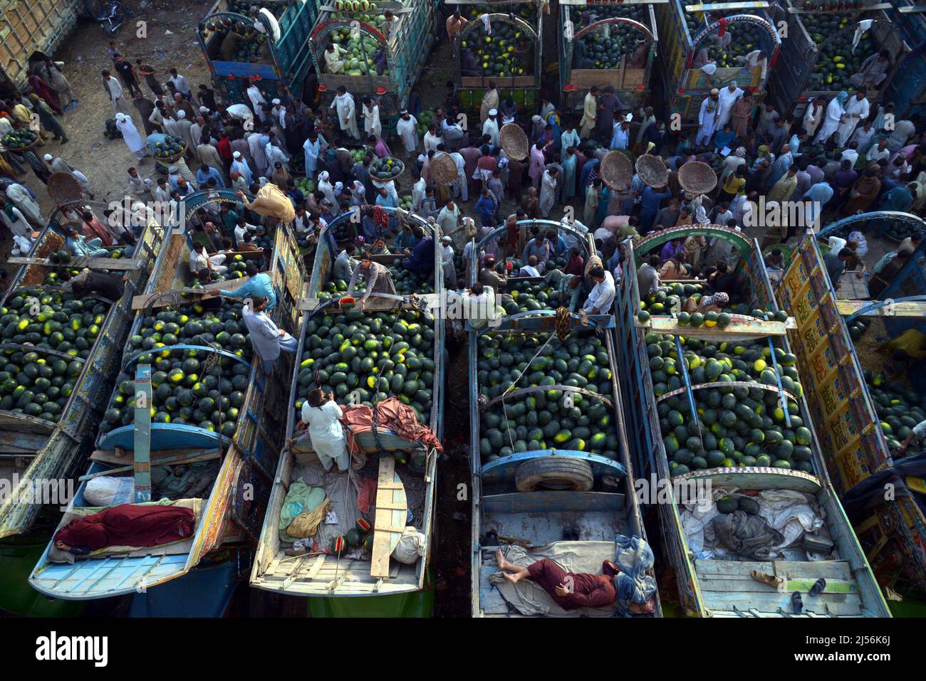 Lahore, Pakistan, 20/04/2022, A large number of Pakistani traders are ...