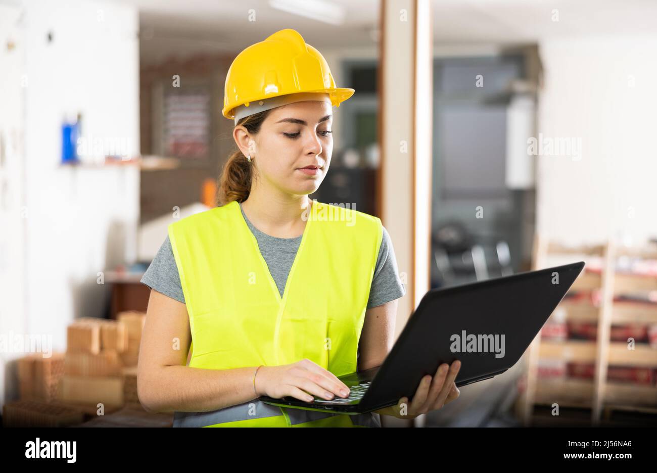 Construction worker using laptop hi-res stock photography and images ...