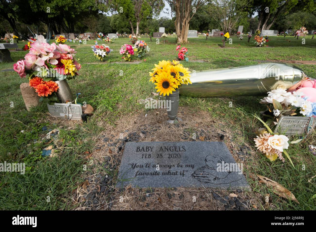Austin, Texas, USA. 21st Oct, 2021. The grave sites of "Baby Angels" in ...