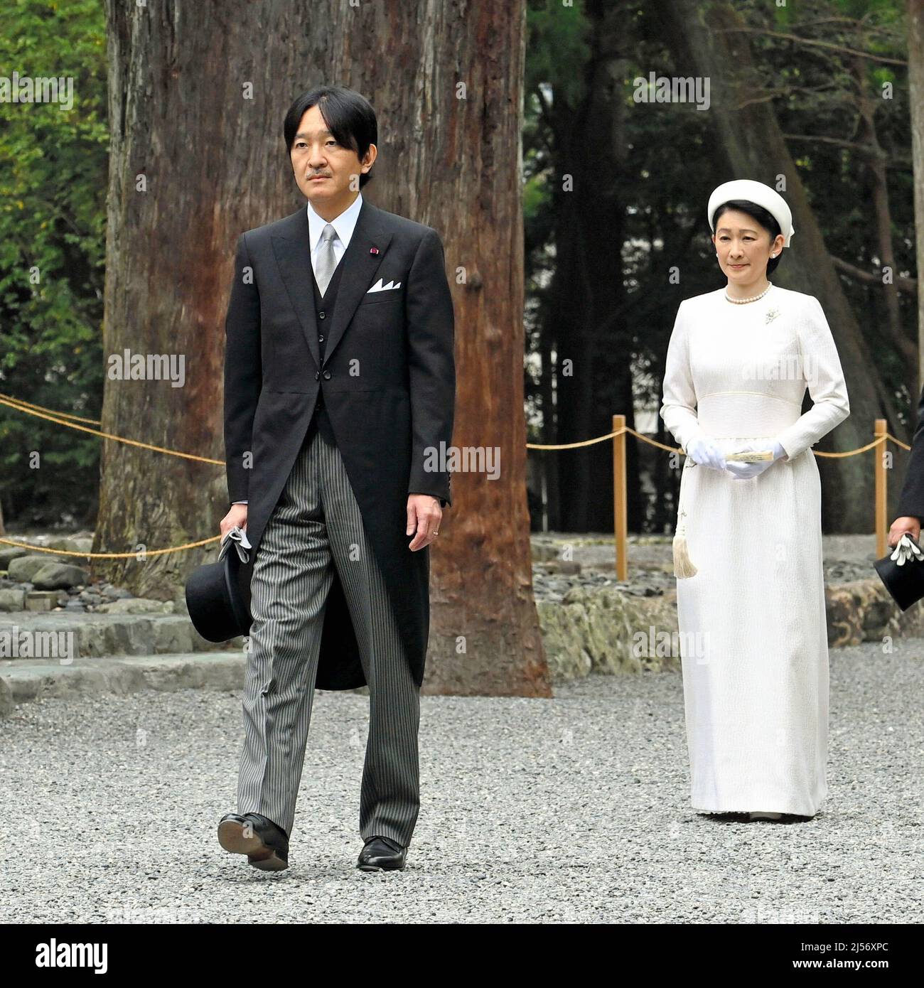 Japanese Crown Prince Fumihito and Crown Princess Kiko visit Ise Jingu ...