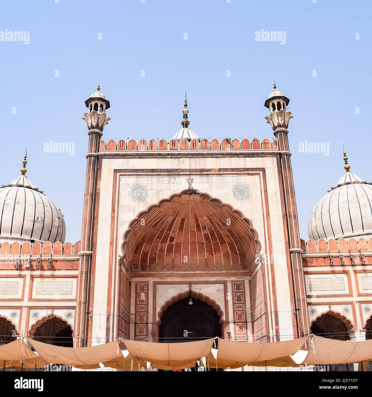 The spectacular architecture of the Great Friday Mosque (Jama Masjid ...