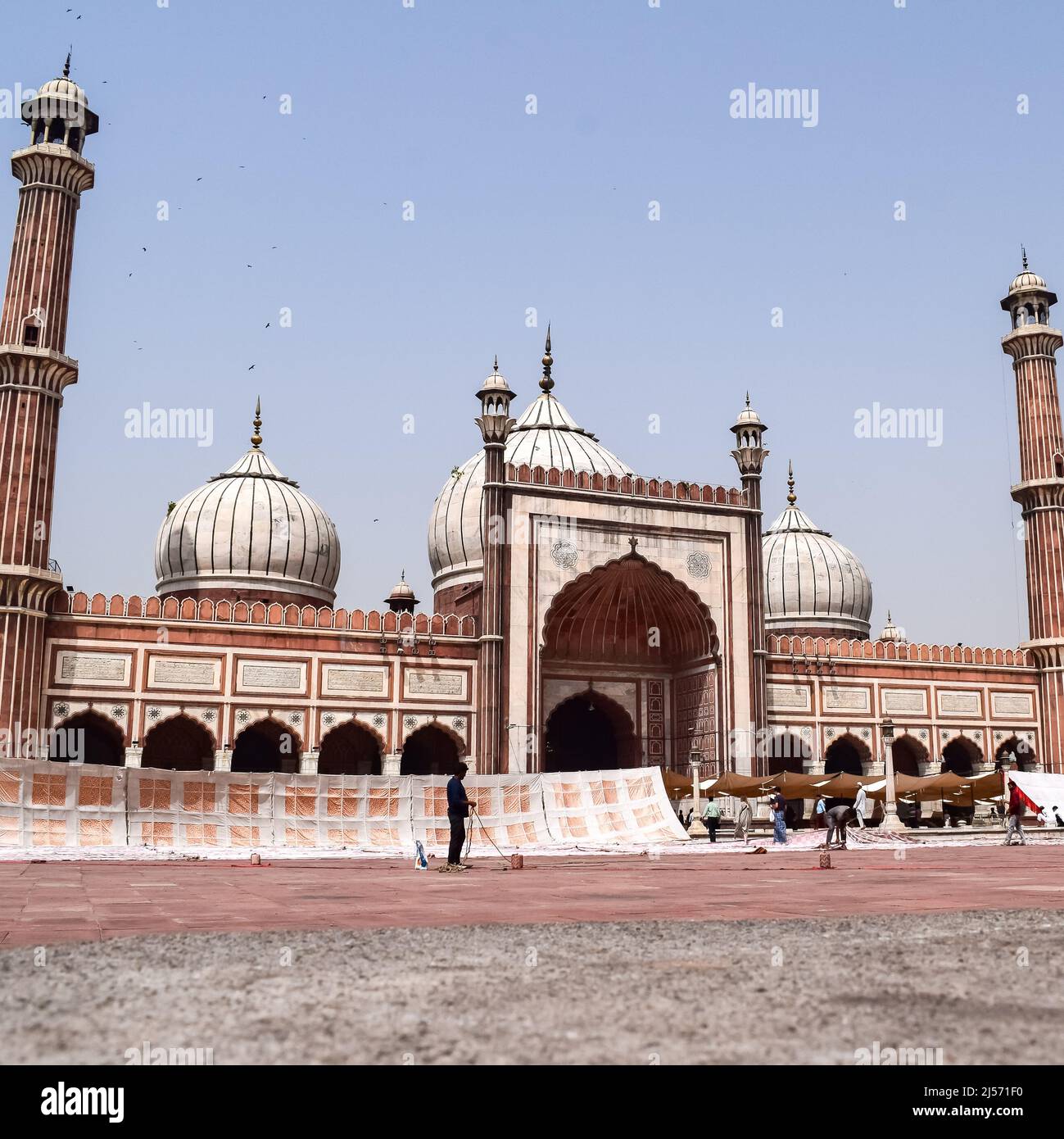 The spectacular architecture of the Great Friday Mosque (Jama Masjid ...