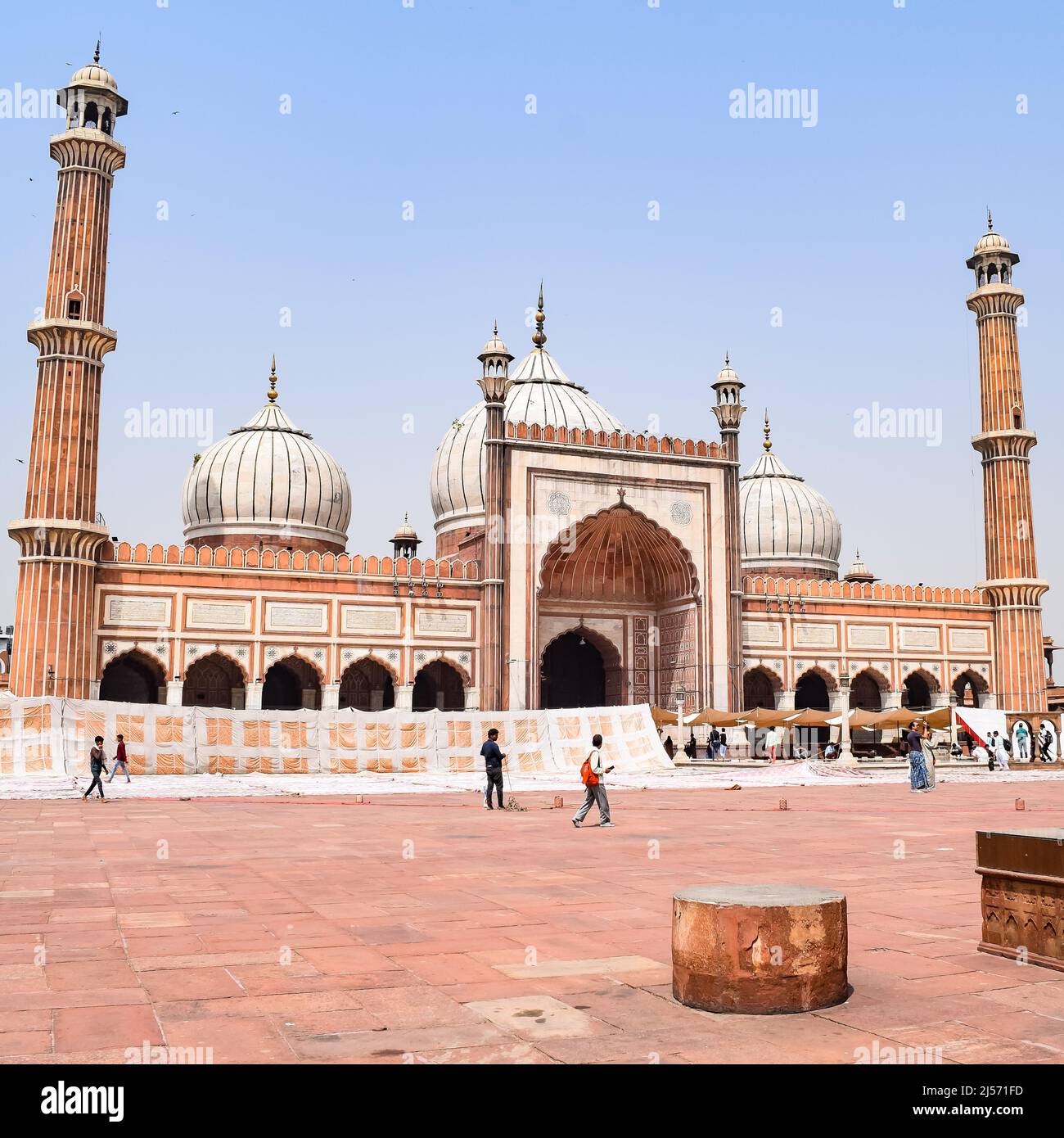 The spectacular architecture of the Great Friday Mosque (Jama Masjid ...
