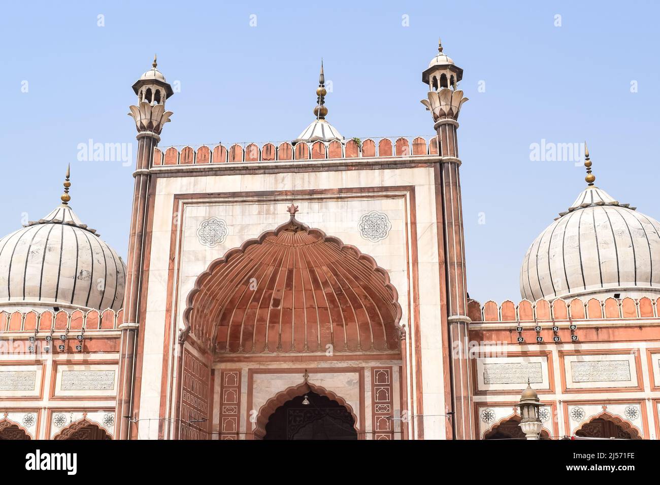 The spectacular architecture of the Great Friday Mosque (Jama Masjid ...