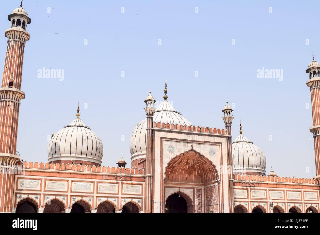 The spectacular architecture of the Great Friday Mosque (Jama Masjid ...