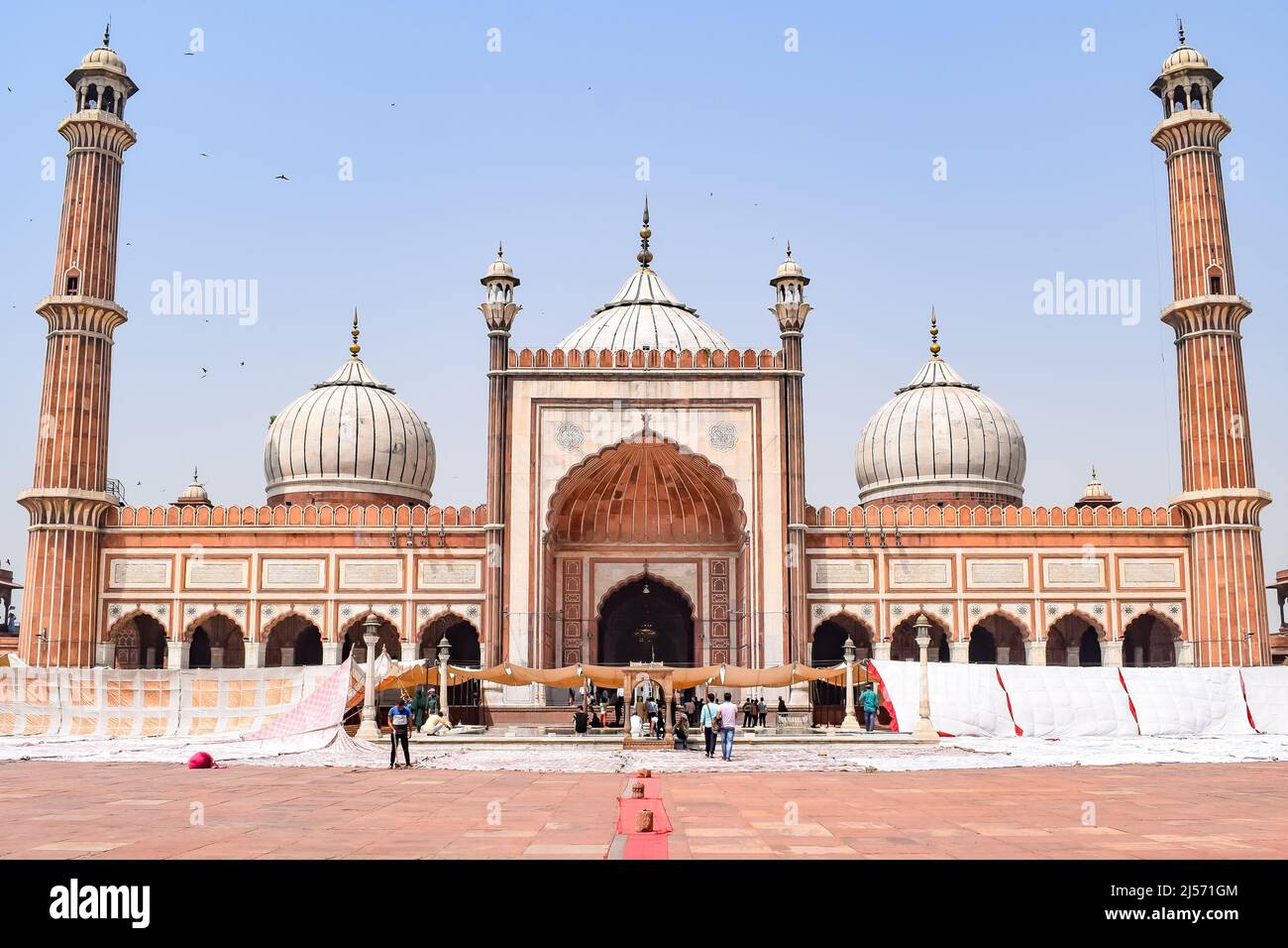 The spectacular architecture of the Great Friday Mosque (Jama Masjid ...