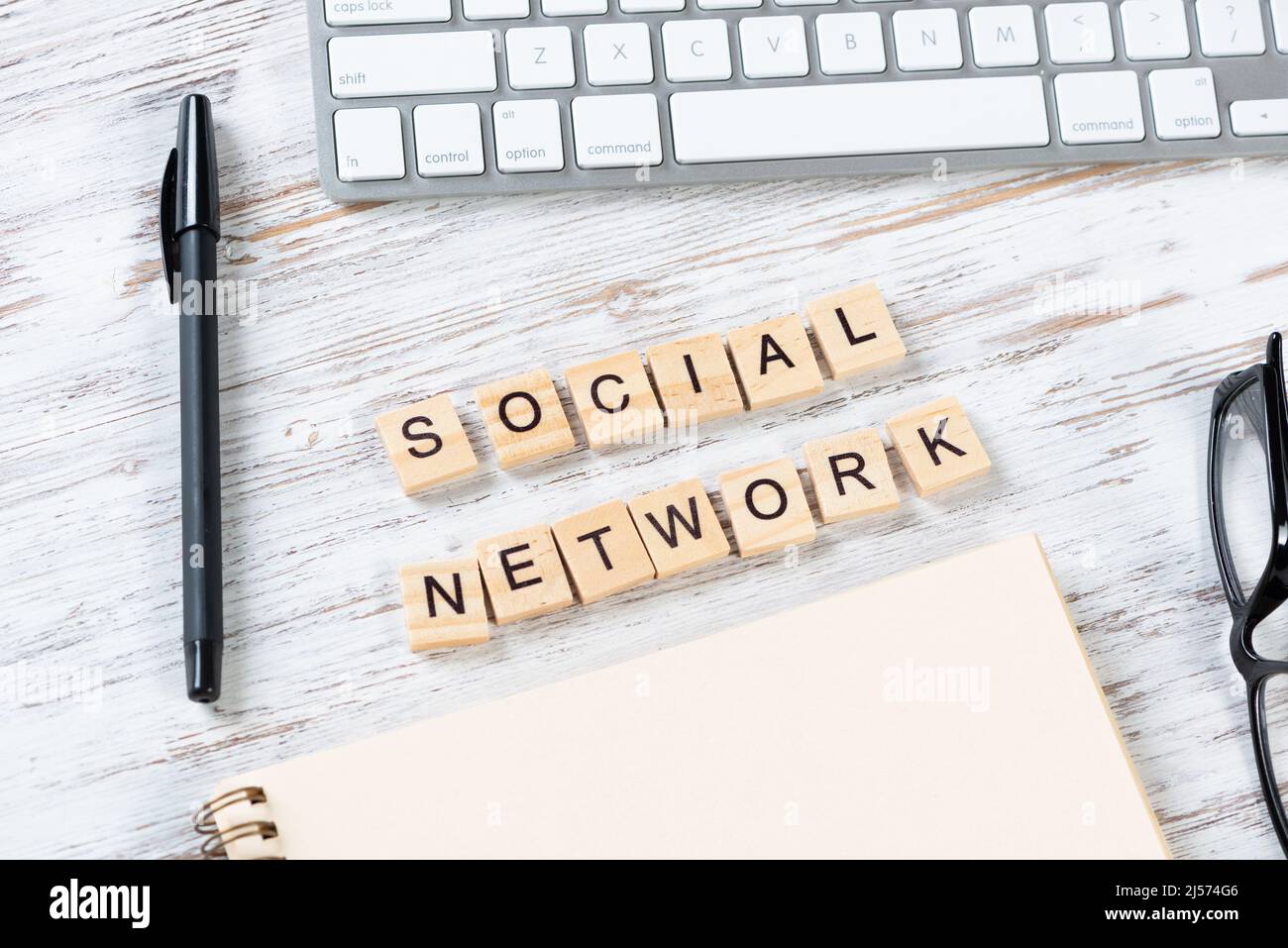 Social networking concept with letters on cubes Stock Photo - Alamy