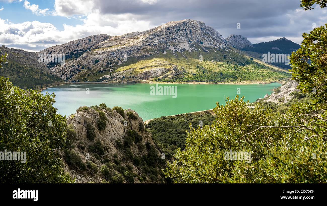 Landscape panorama cuber reservoir hi-res stock photography and images ...