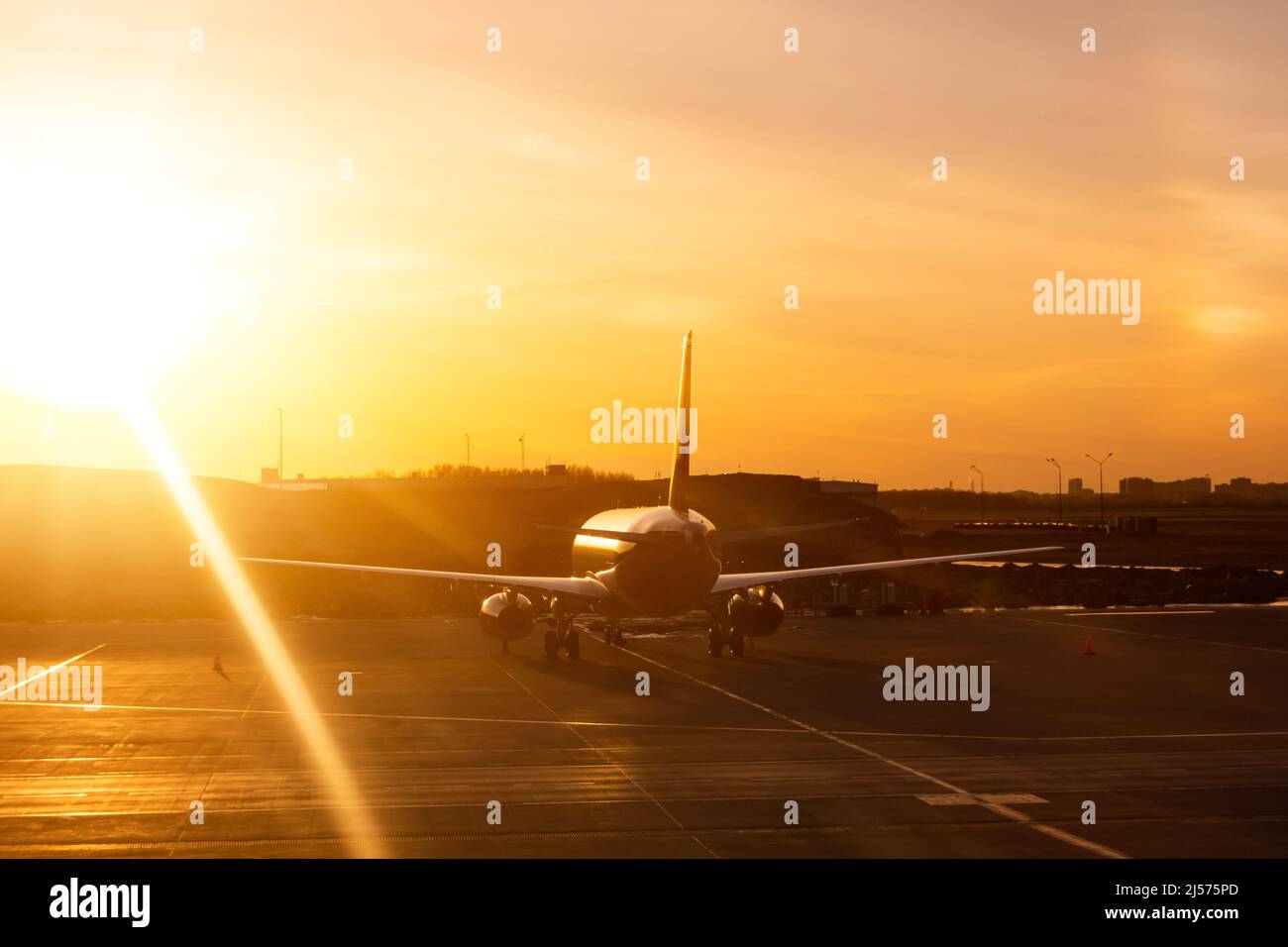 Back view airplane cockpit hi-res stock photography and images - Alamy