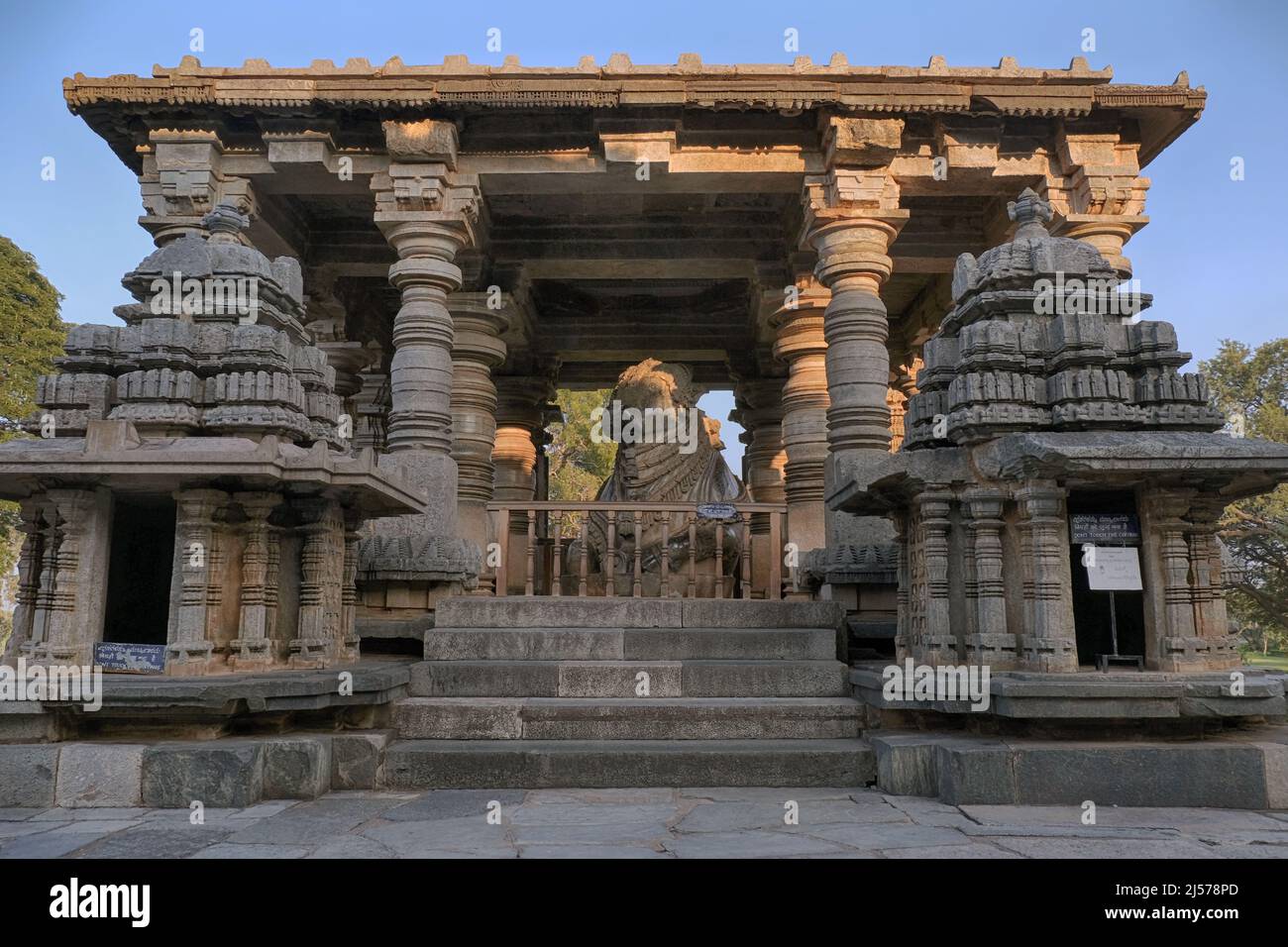 Medieval hindu temple hi-res stock photography and images - Alamy