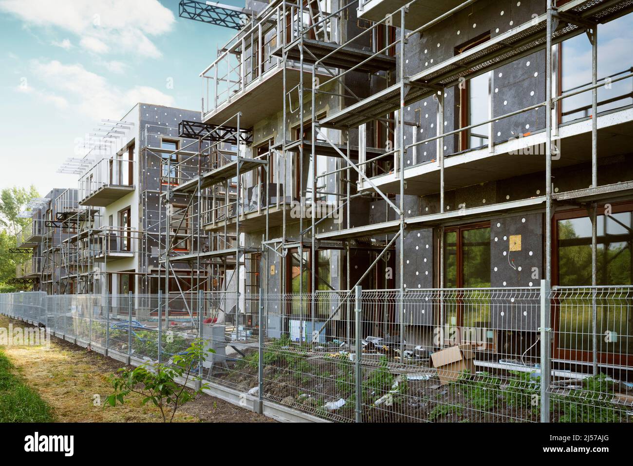 Construction of modern residential building Stock Photo - Alamy