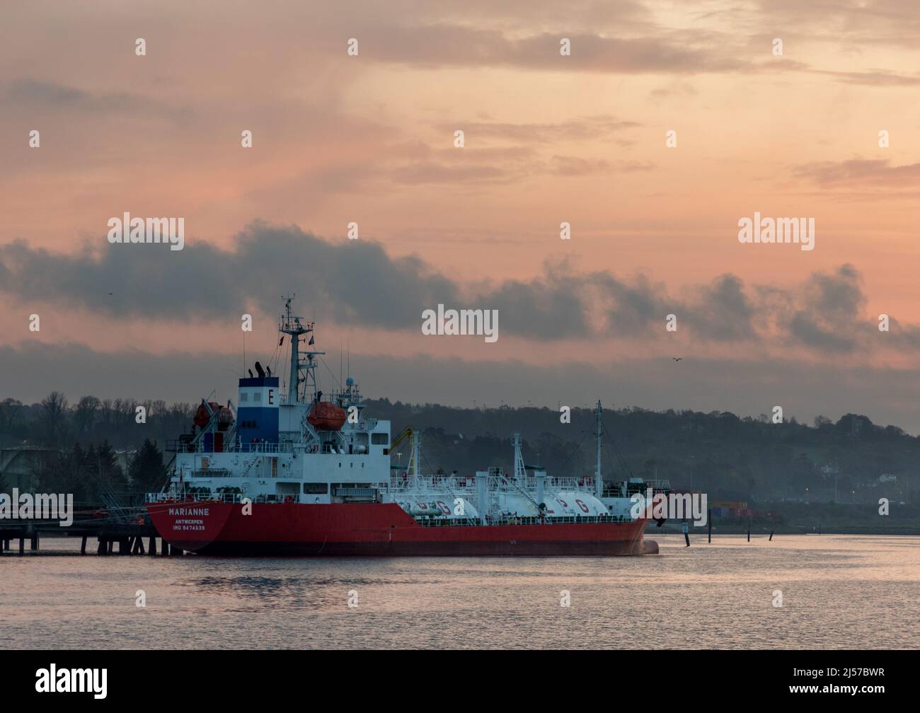 Oil gantry hi-res stock photography and images - Alamy