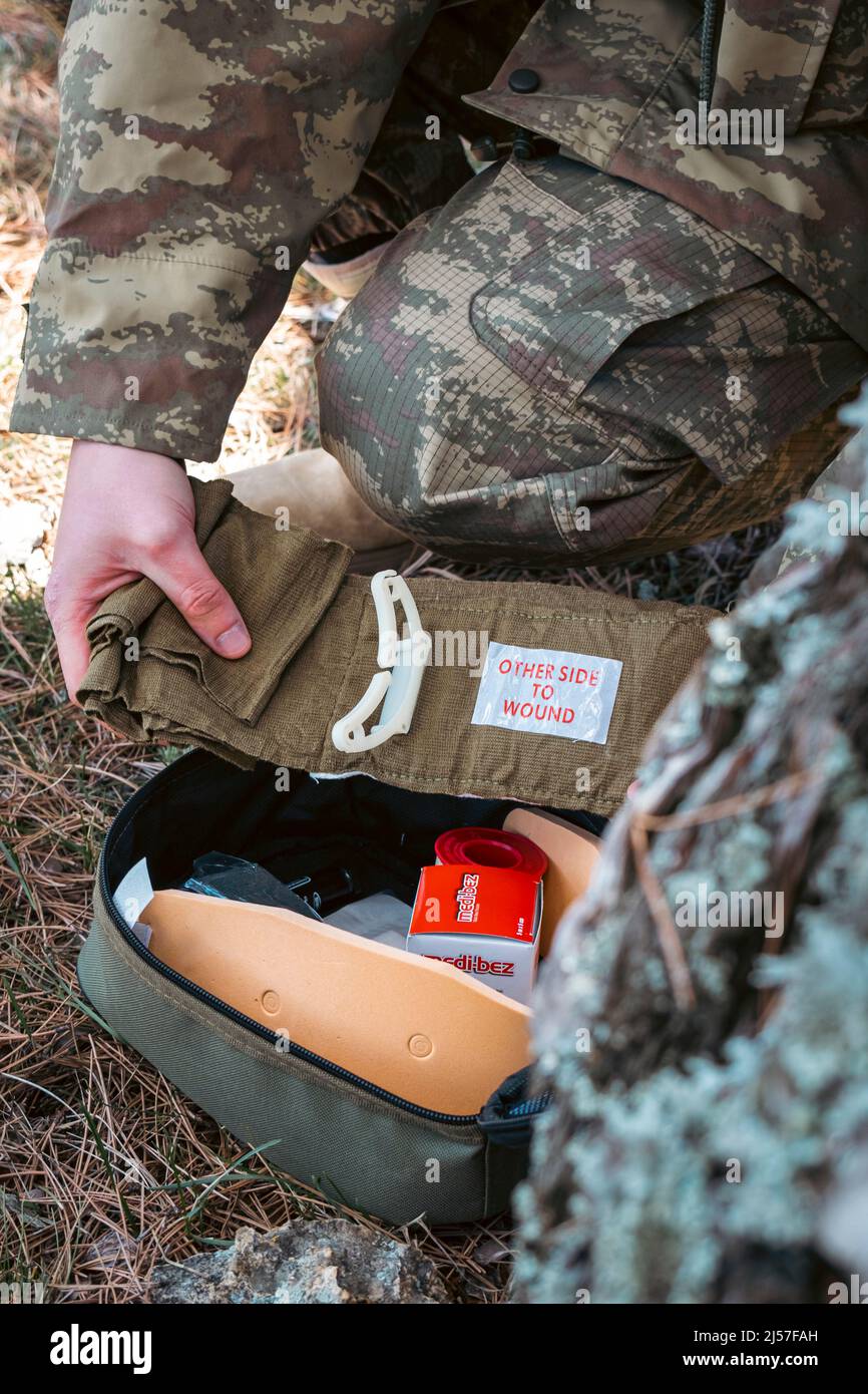 Army medical kit hi-res stock photography and images - Alamy