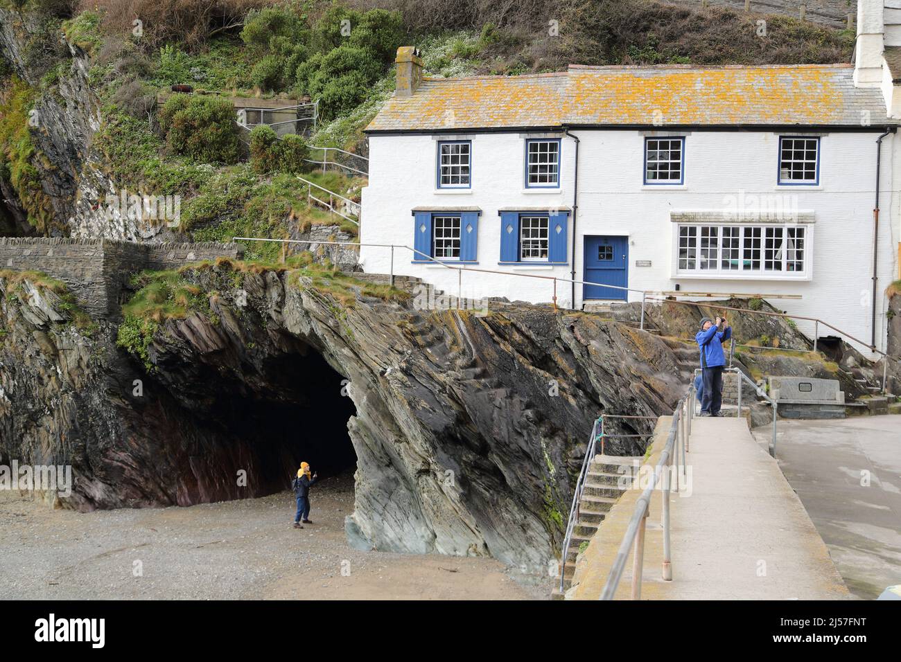 The Willy Wilcox Cottage in the fishing village of Polperro, Cornwall ...