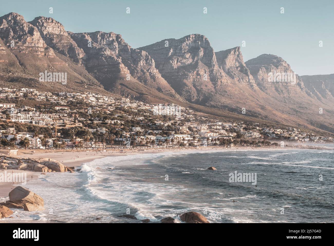 Camps bay kapstadt hi-res stock photography and images - Alamy