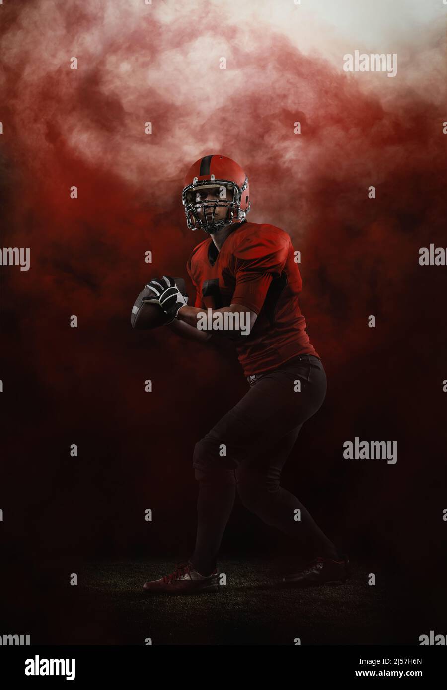American football player in red hi-res stock photography and images - Alamy