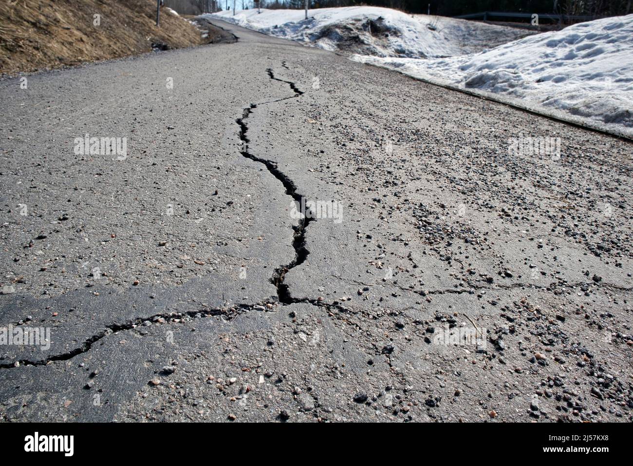 Unsafe road surface hi-res stock photography and images - Alamy