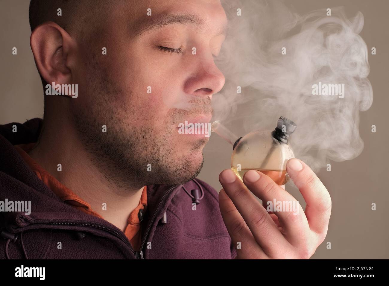 Taxi vágy dobogás tobacco bong weed belekeveredés Perth Blackborough ...