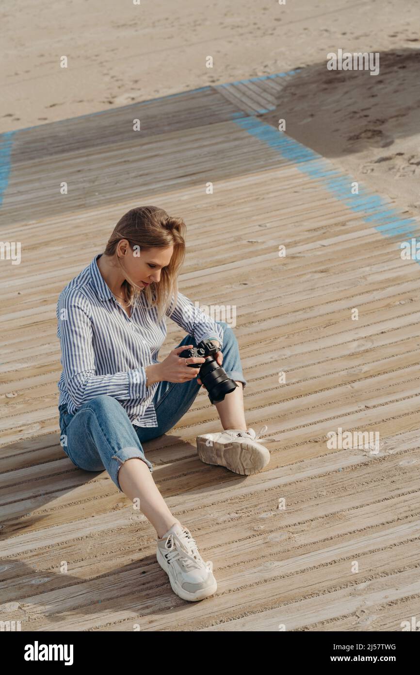 Camera pictures, beach hi-res stock photography and images - Alamy