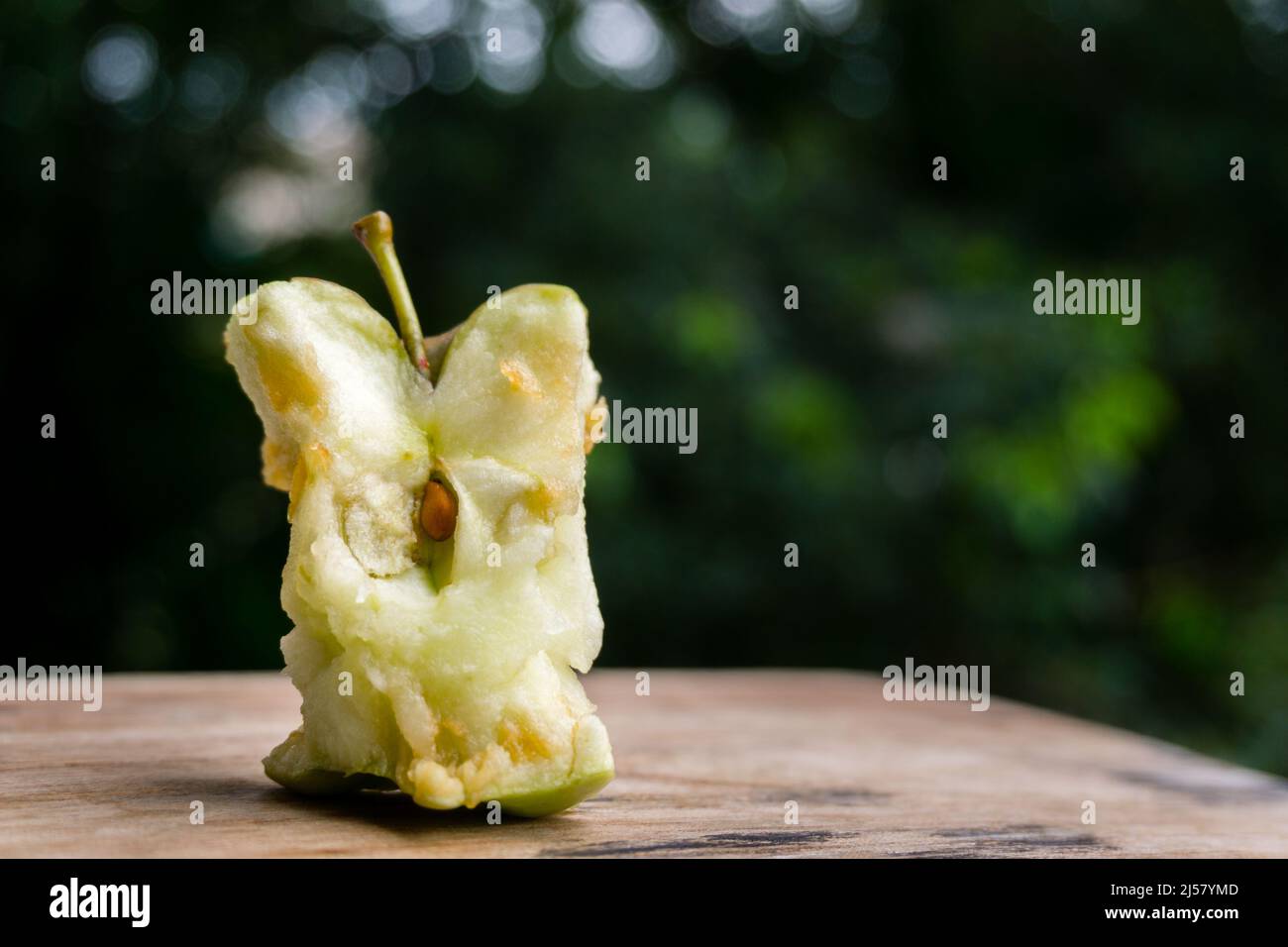 Half eaten apple hi-res stock photography and images - Alamy