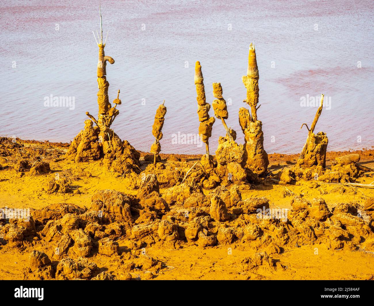 Chemical precipitation geoforms in the mining reservoir of Gossan at ...