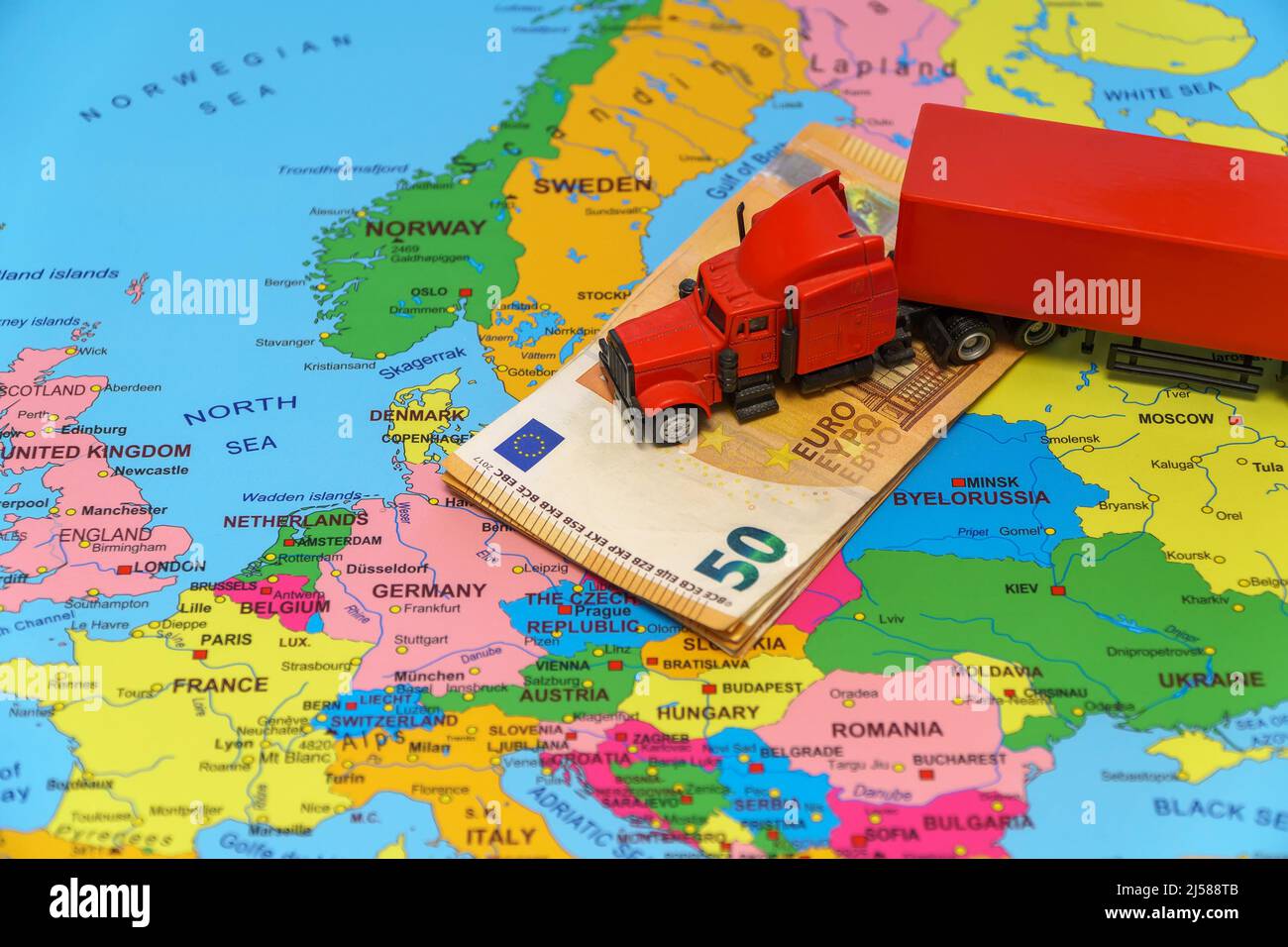 World map logistic tracking hi-res stock photography and images - Alamy