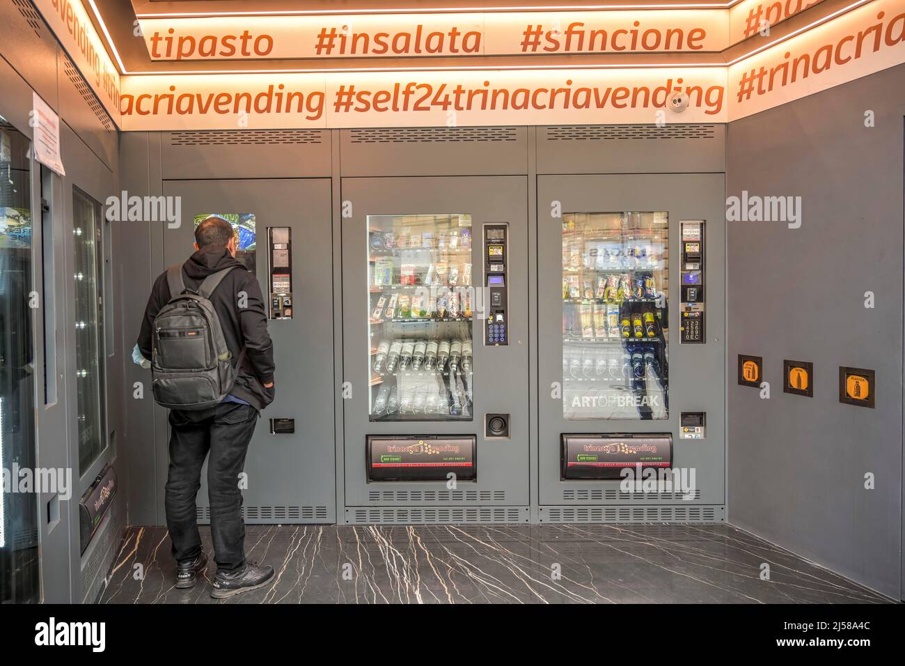 Self service machine hi-res stock photography and images - Alamy