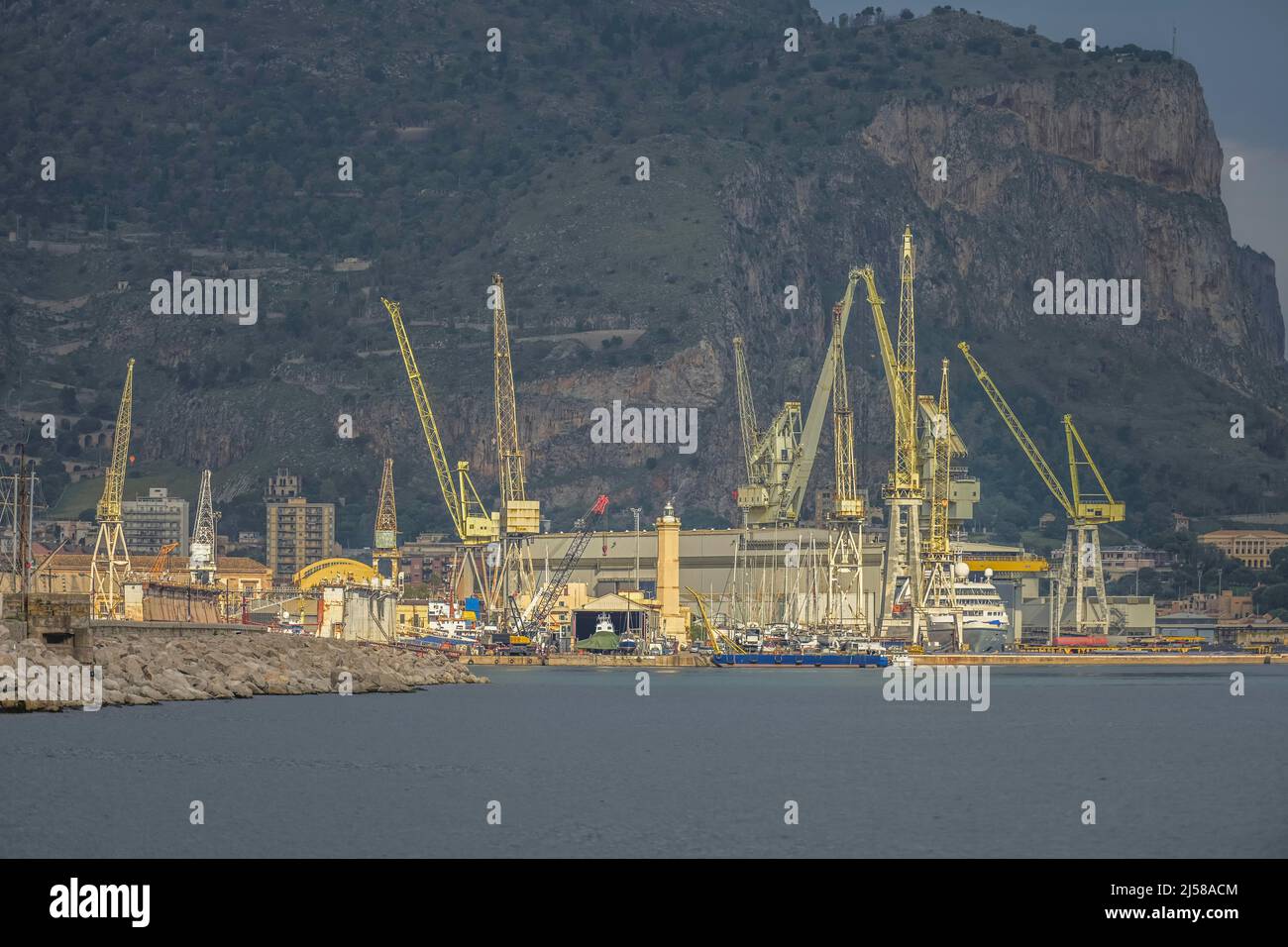 Harbor palermo crane sicily hi-res stock photography and images - Alamy