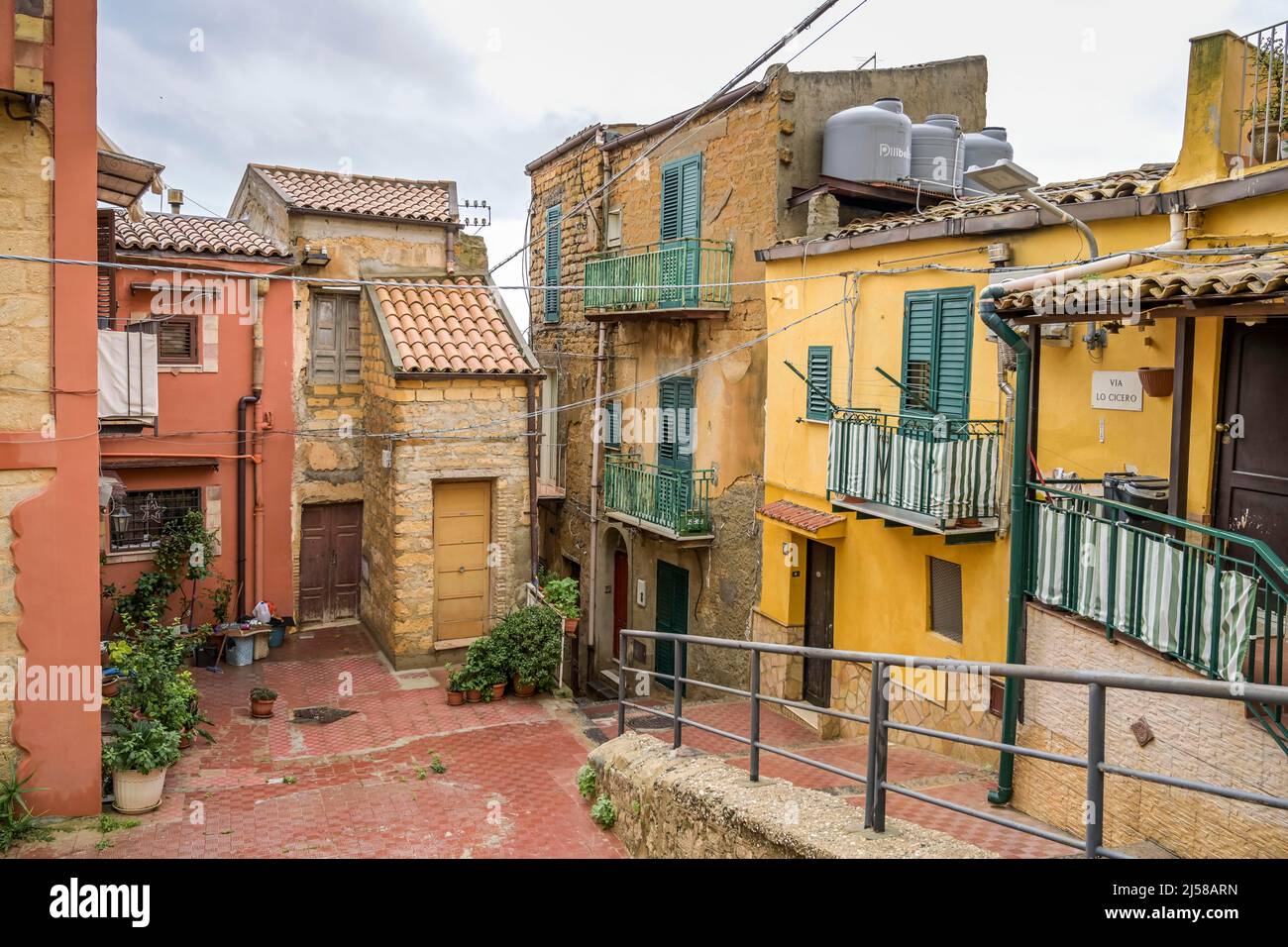 Agrigento old houses hi-res stock photography and images - Alamy