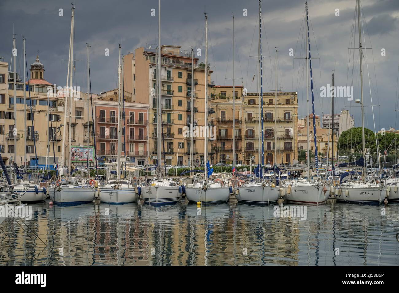 Palermo harbour sicily hi-res stock photography and images - Alamy