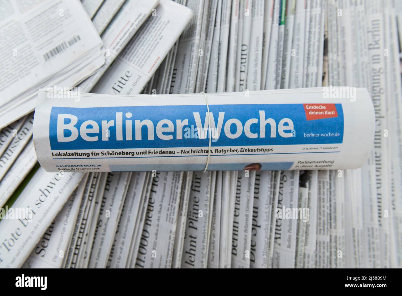 Advertising media studio hi-res stock photography and images - Alamy