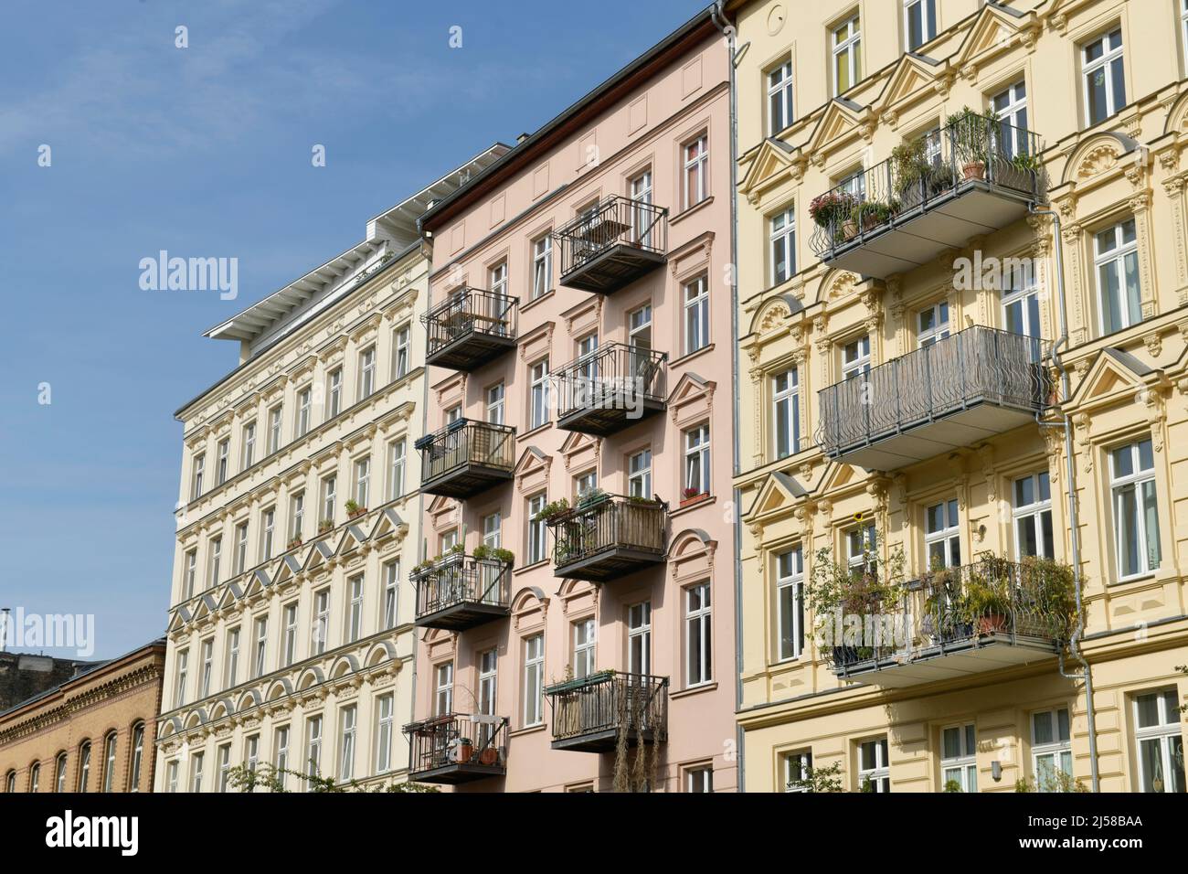 Old buildings, Oderberger Strasse, Prenzlauer Berg, Pankow, Berlin ...