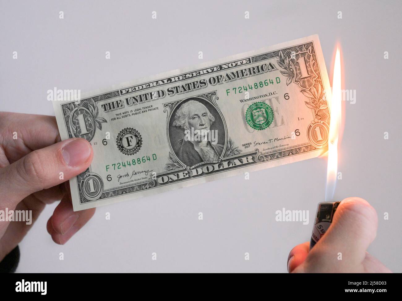 US dollar, burn, fire, banknote, banknote, studio shot Stock Photo - Alamy