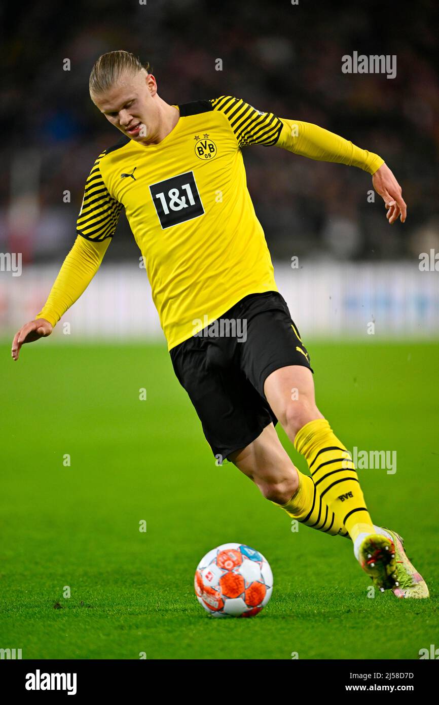 Erling Haaland Borussia Dortmund BVB (09) am Ball, Mercedes-Benz Arena ...