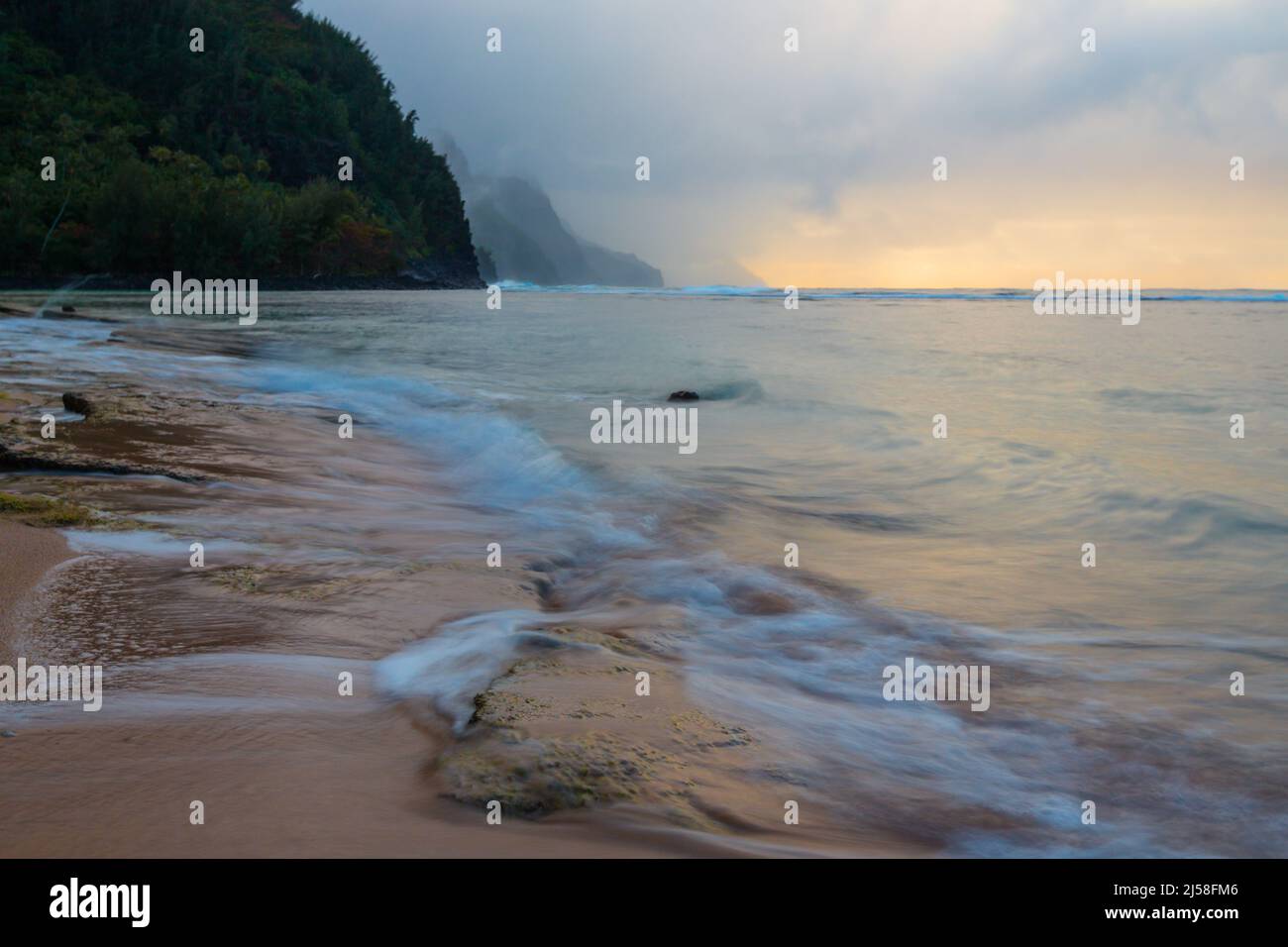 Waves wash up on Ke'e Beach in Ha'ena State Park on Kauai, Hawaii ...