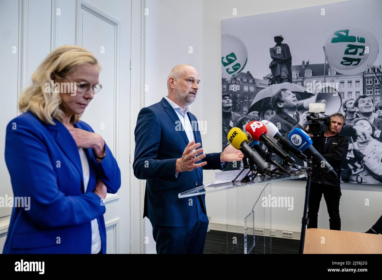 2022-04-21 14:47:37 THE HAGUE - D66 leader Sigrid Kaag and party ...