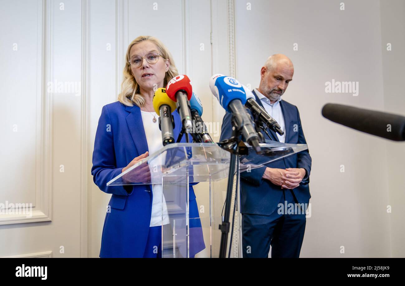 2022-04-21 14:32:30 THE HAGUE - D66 leader Sigrid Kaag and party ...