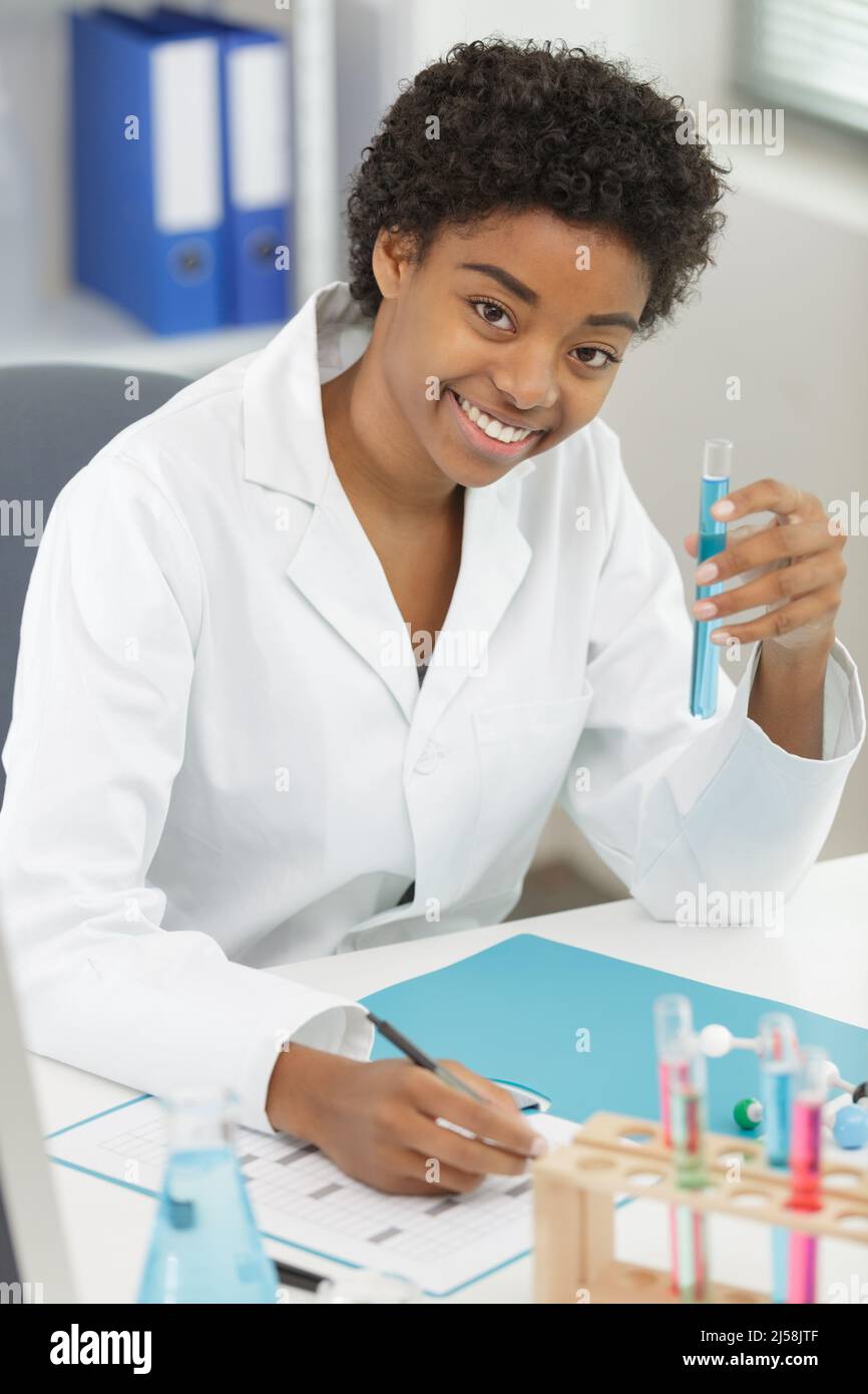Young lab assistant hi-res stock photography and images - Alamy