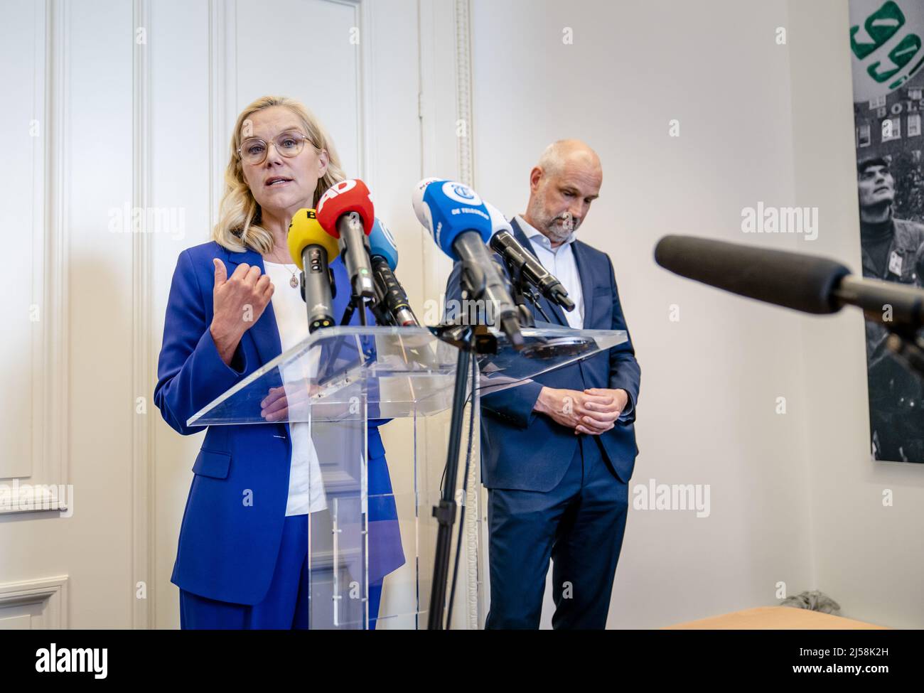 2022-04-21 14:32:29 THE HAGUE - D66 leader Sigrid Kaag and party ...