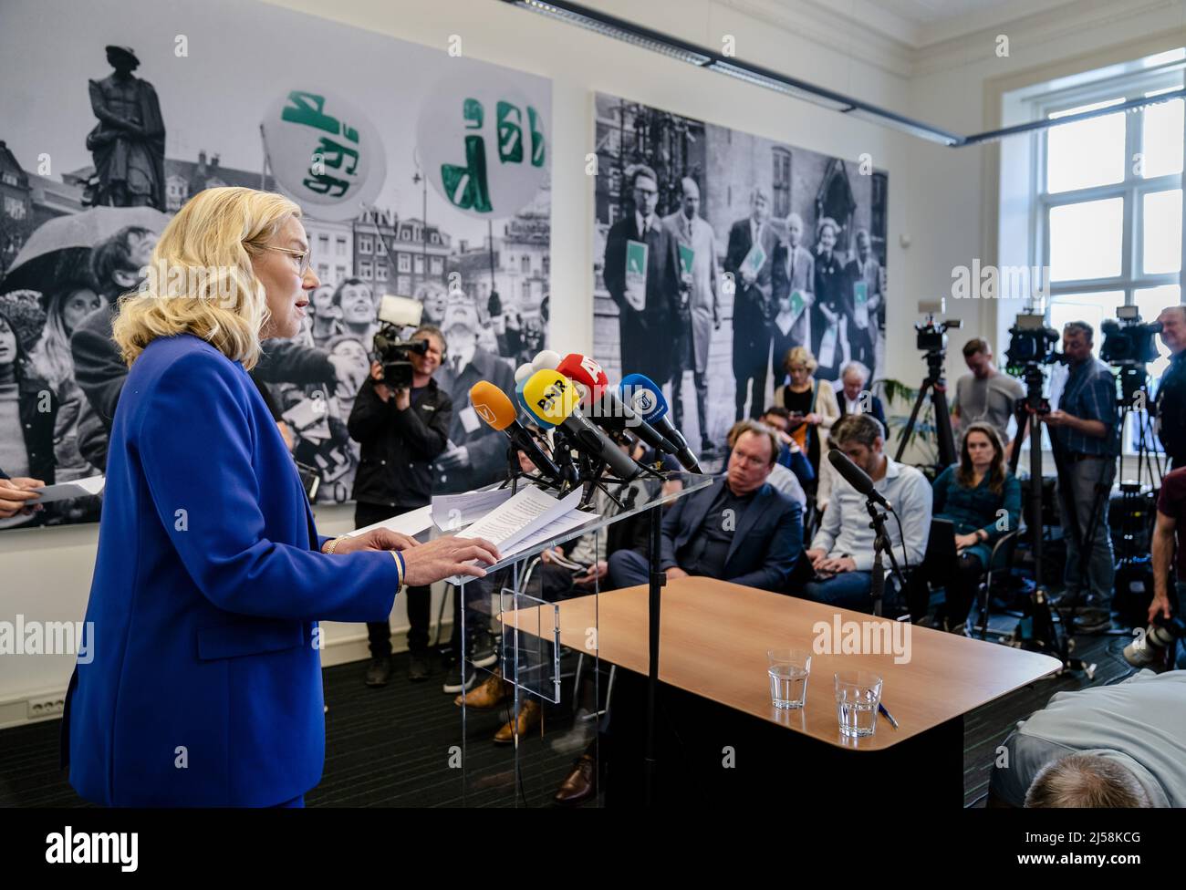 2022-04-21 13:57:24 THE HAGUE - D66 leader Sigrid Kaag and party ...